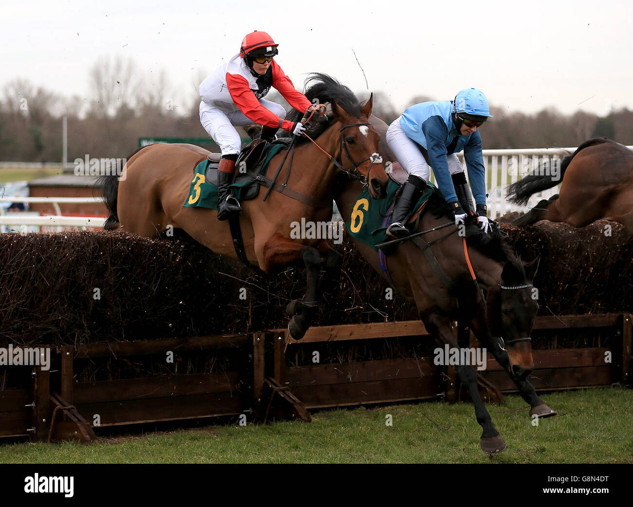 Jockey victoria pendleton fakenham racecourse hi-res stock photography ...