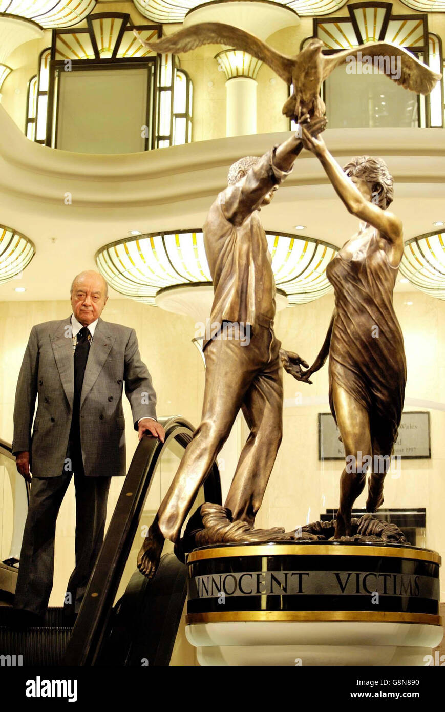 Harrods chairman mohamed al fayed unveils new memorial in store hi-res ...