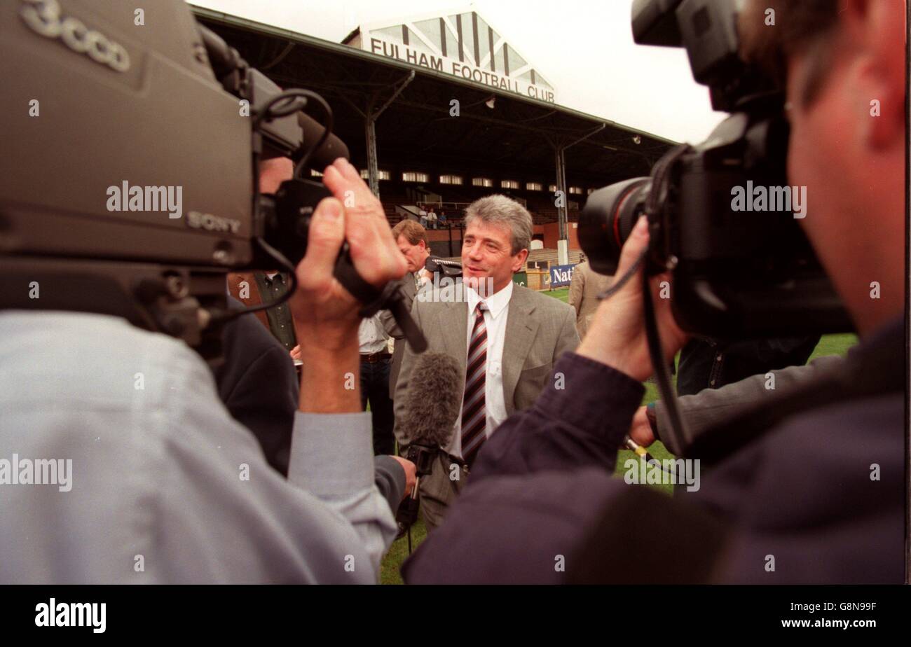New management fulham football club hi-res stock photography and images ...