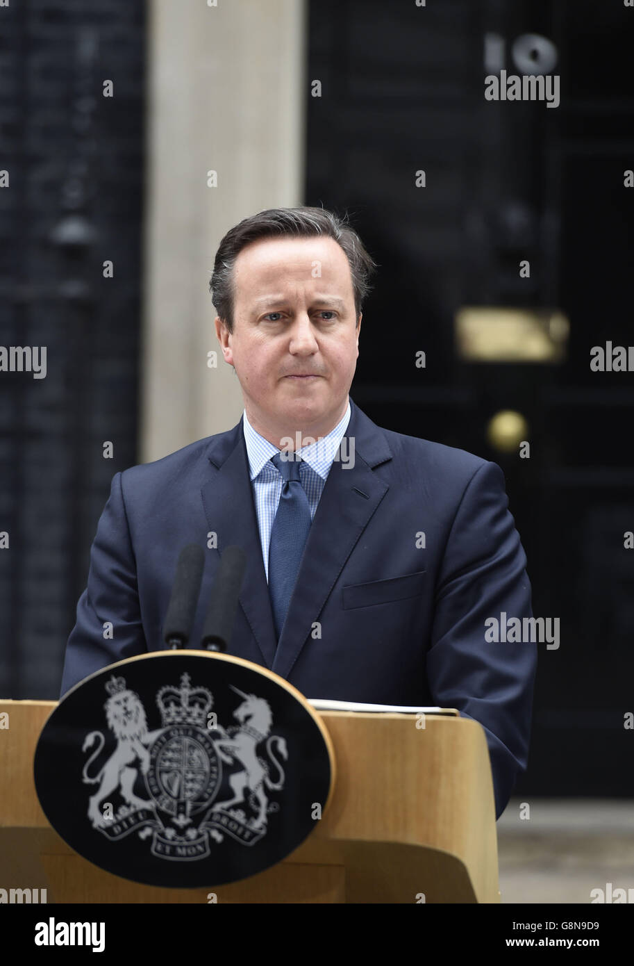 David cameron makes outside 10 downing street in london hi-res stock ...