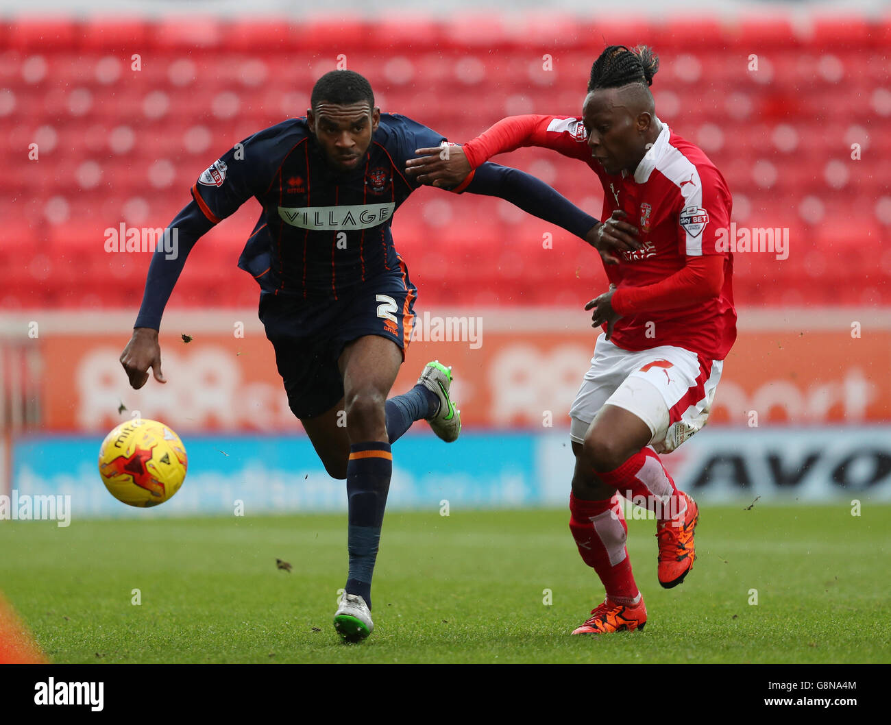 Swindon Town's Drissa Traore and Blackpool's Hayden White Stock Photo - Alamy