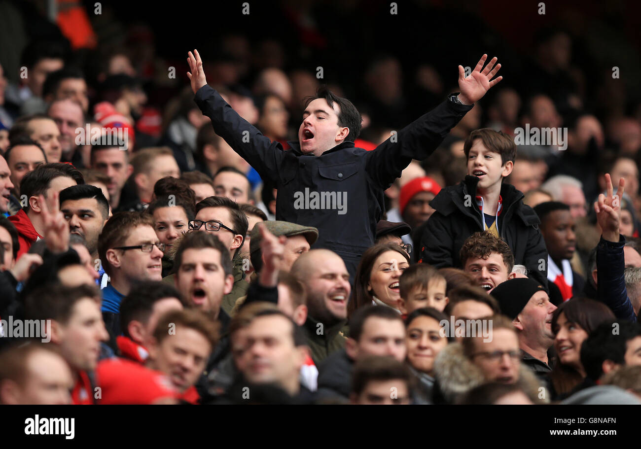 Fans stands emirates stadium hi-res stock photography and images - Alamy