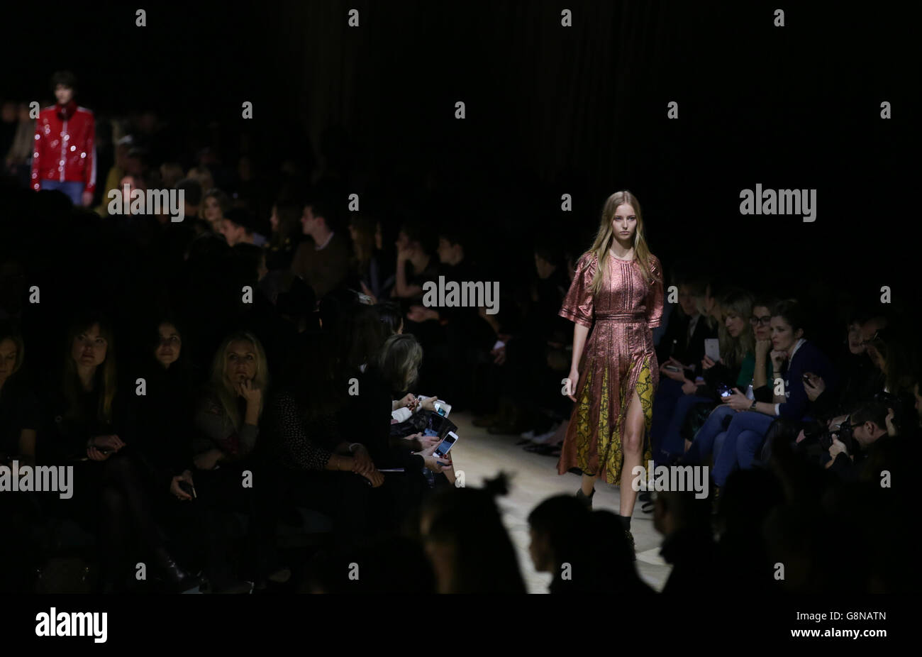 Burberry Catwalk - London Fashion Week AW2016 Stock Photo - Alamy
