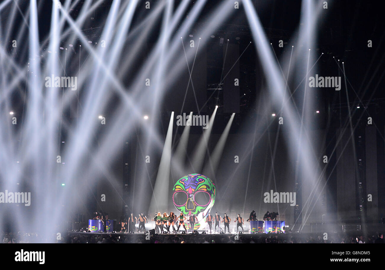 Little mix concert hi-res stock photography and images - Alamy