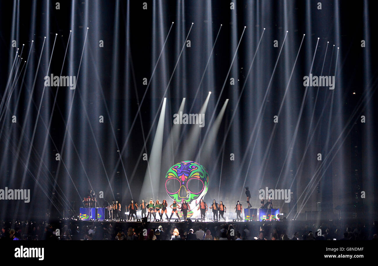 Little mix brit awards 2016 hi-res stock photography and images - Alamy