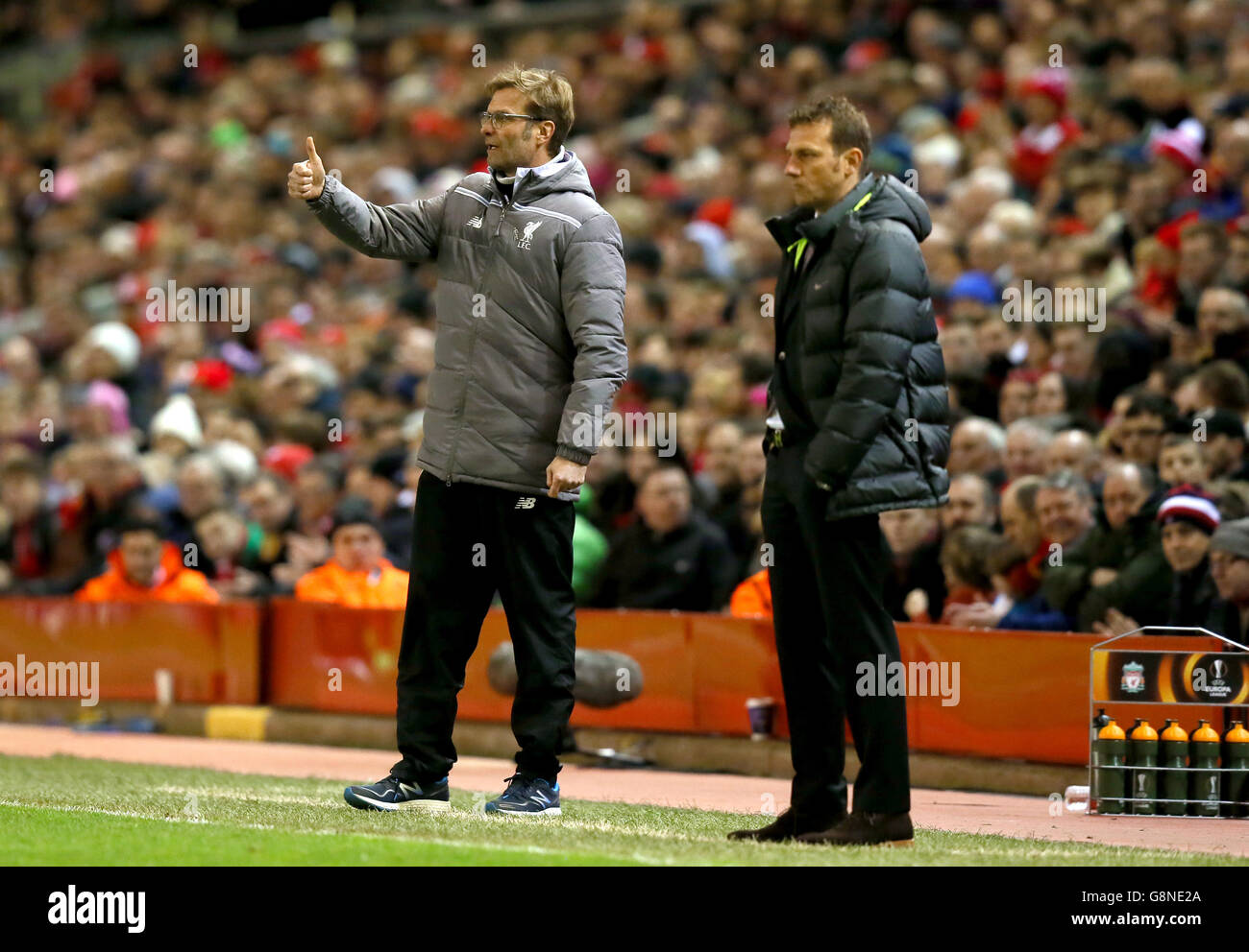Liverpool manager Jurgen Klopp (left) gives the thumbs up as he stands ...