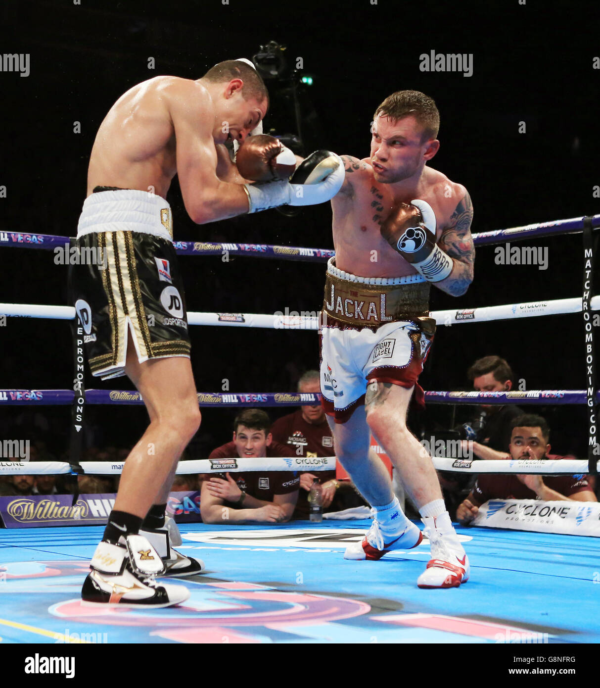 Carl Frampton v Scott Quigg - Manchester Arena. Carl Frampton (right ...