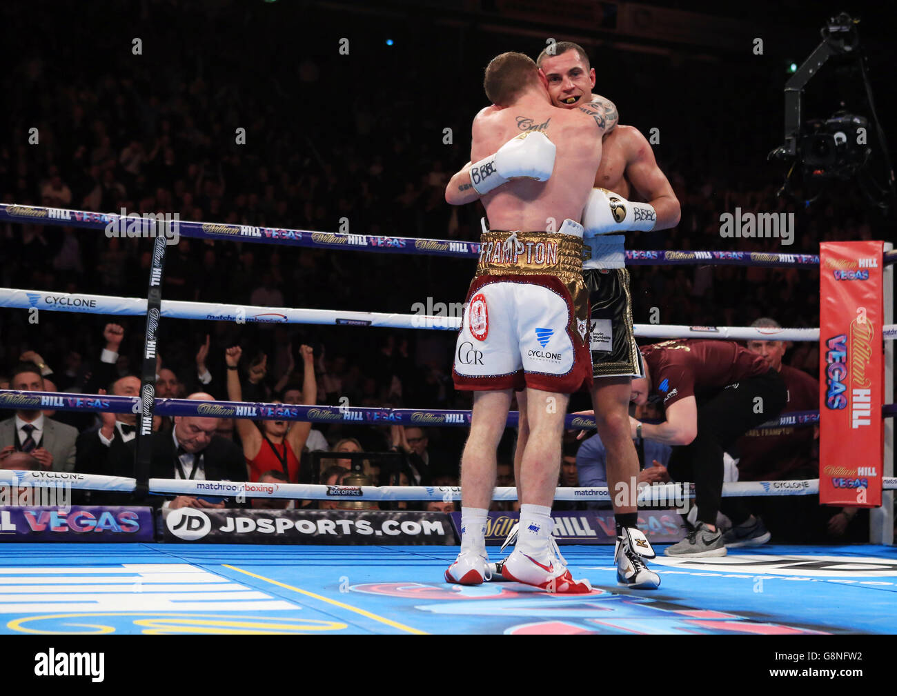 Carl Frampton v Scott Quigg - Manchester Arena Stock Photo - Alamy