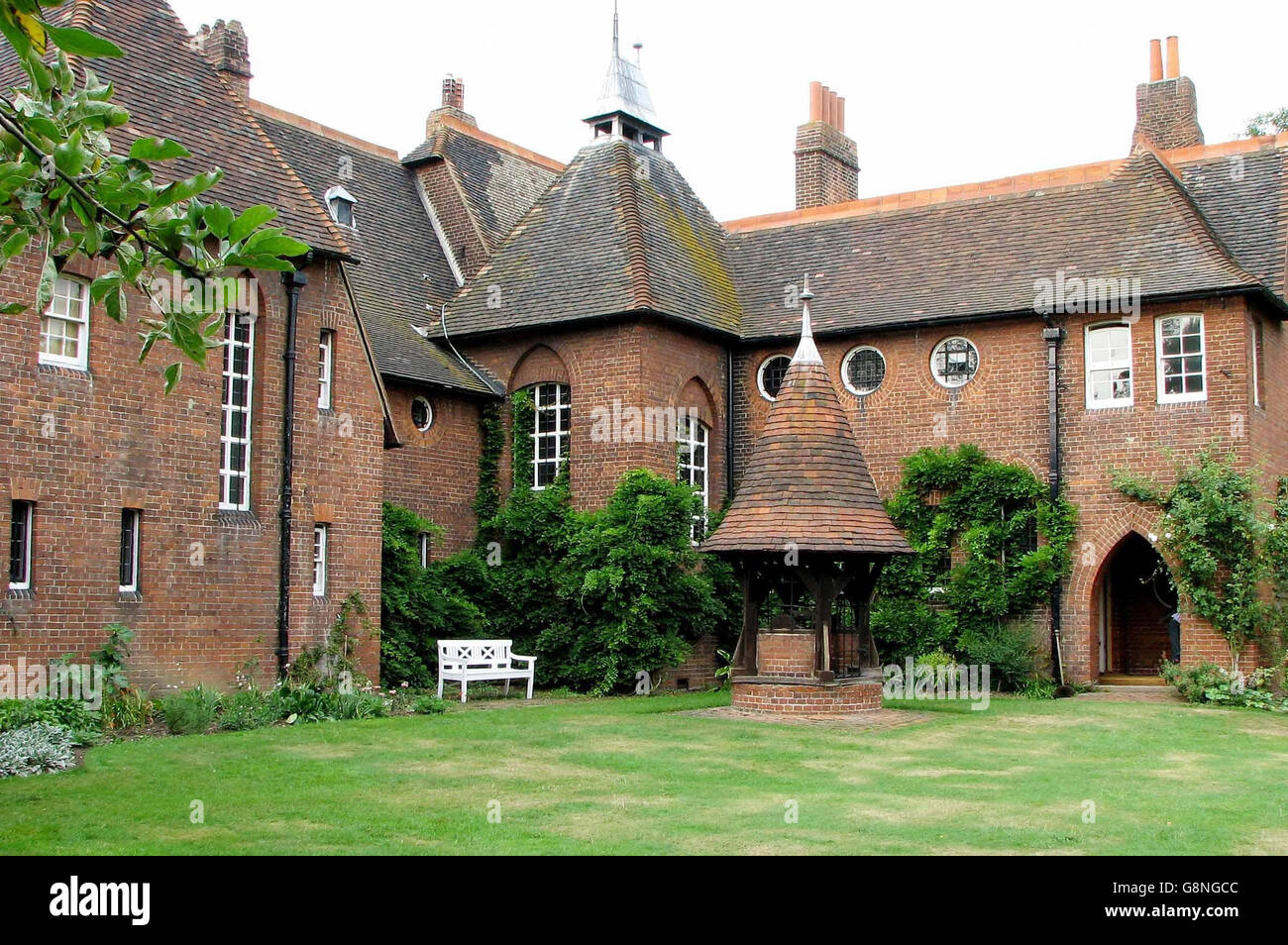 The red house william morris hi-res stock photography and images - Alamy