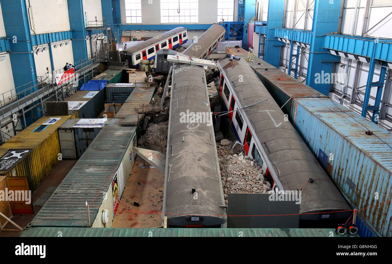 Littlebrook power station in dartford hi-res stock photography and ...