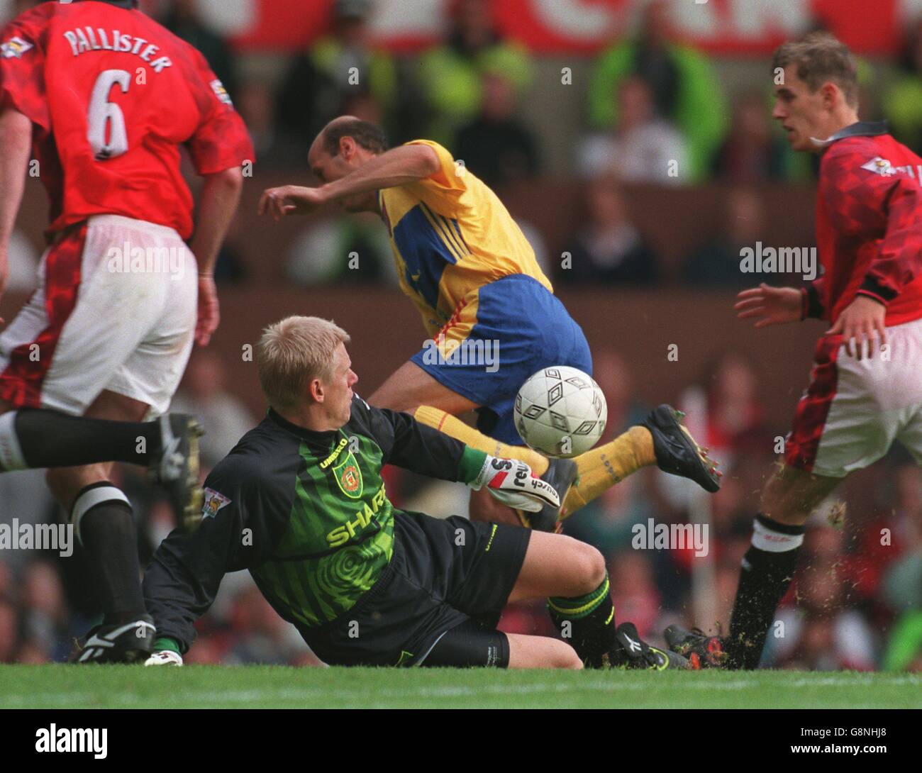 Attilio lombardo crystal palace hi-res stock photography and images - Alamy