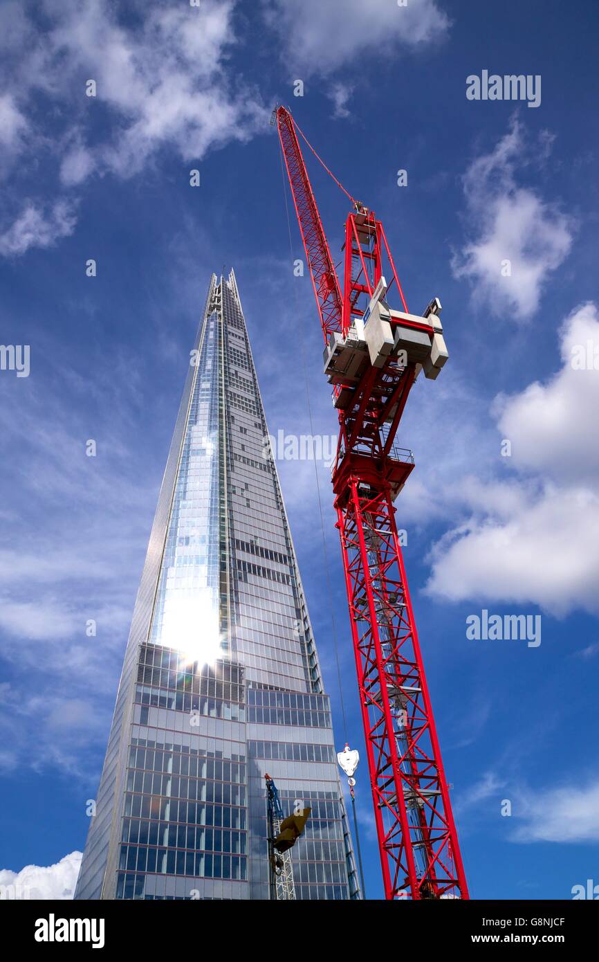 Construction of the shard london hi-res stock photography and images ...