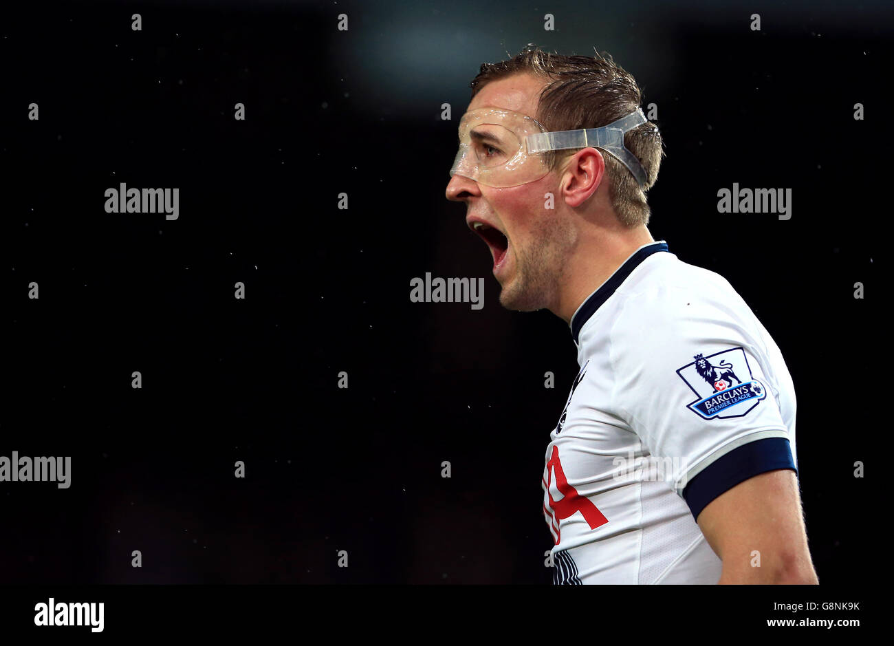 Soccer football spurs shouting mask hi-res stock photography and images ...