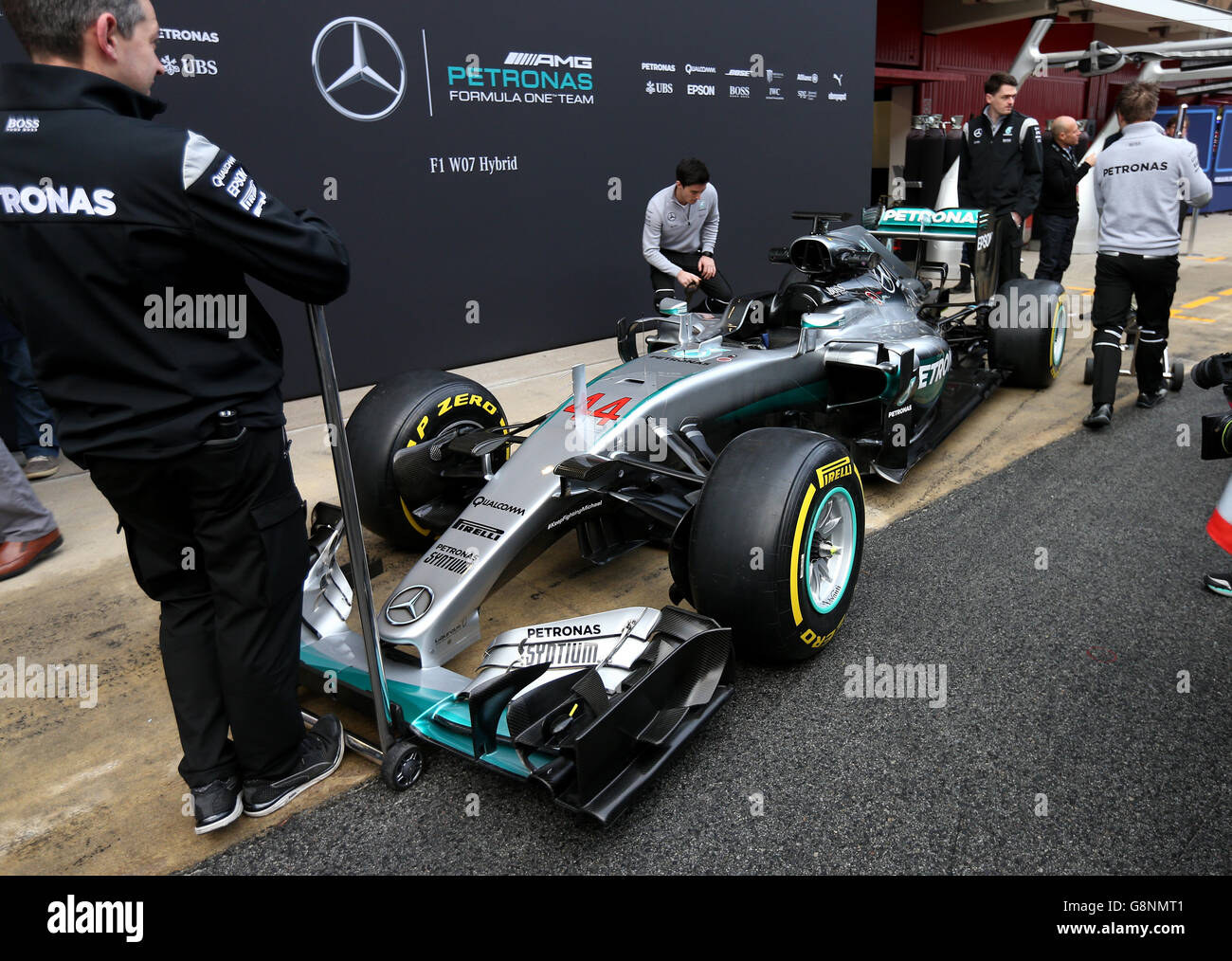 Mercedes hybrid hi-res stock photography and images - Alamy