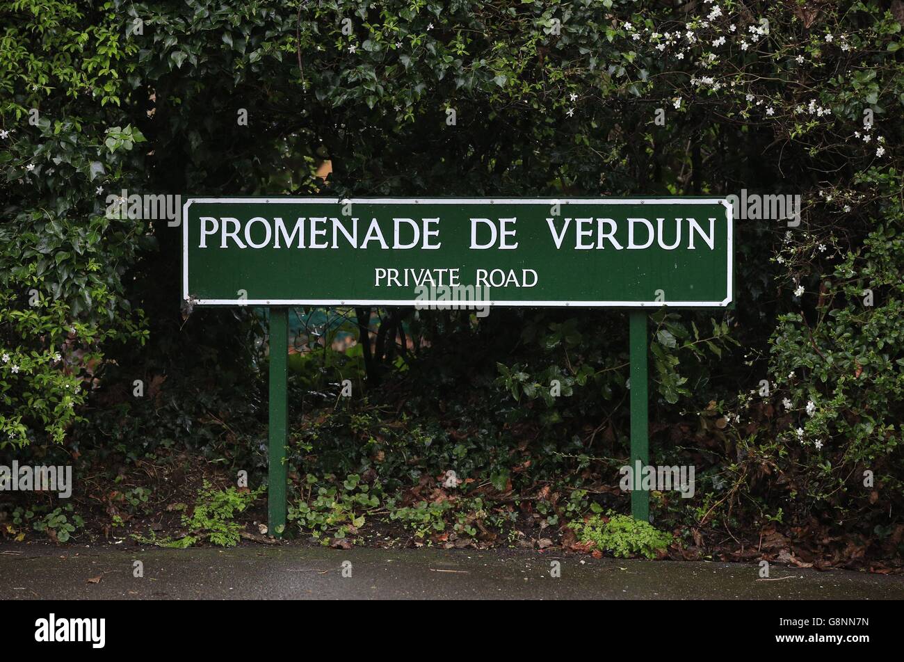A sign promenade de verdun memorial landscape in croydon hi-res stock ...