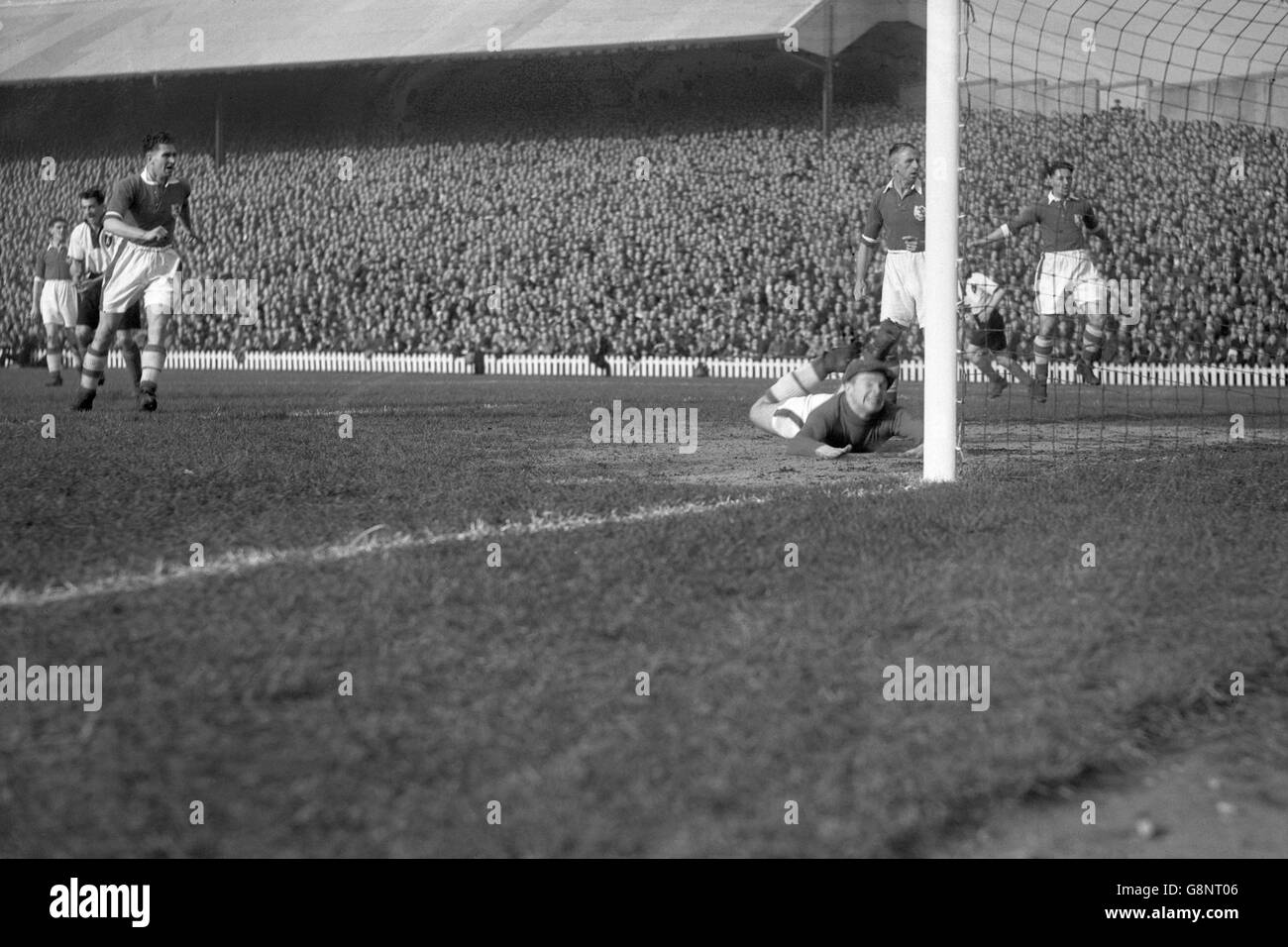 English division three hi-res stock photography and images - Alamy