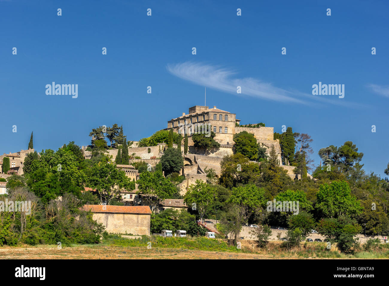 The hill top village of Ansouis in the Luberon Provence Stock Photo - Alamy
