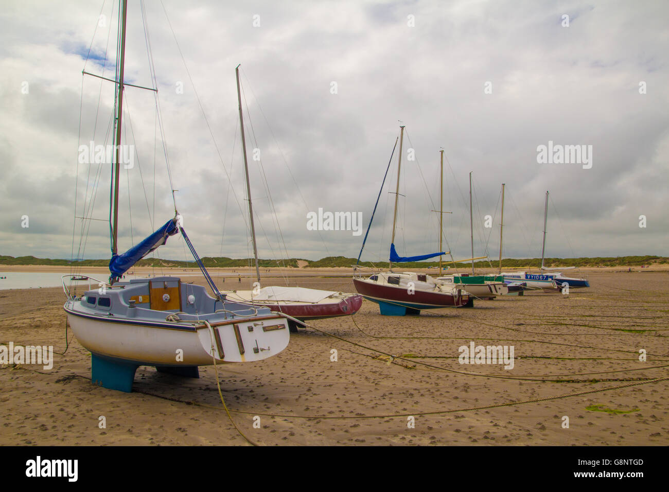 Boats on the beach at Beadnell, Northumberland UK Stock Photo - Alamy