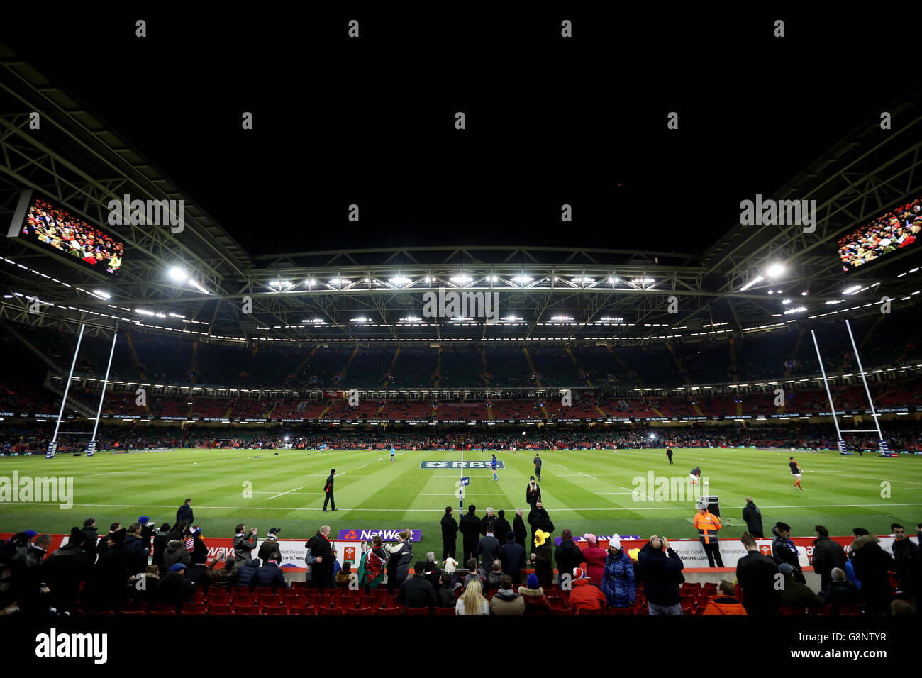 Principality stadium roof hi-res stock photography and images - Alamy