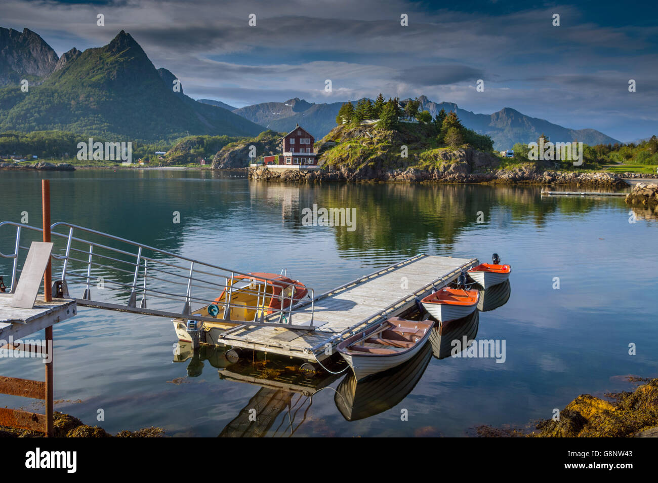 Orsvagvaer, Sandvik camping areas, Lofoten, Arctic Norway, with small ...