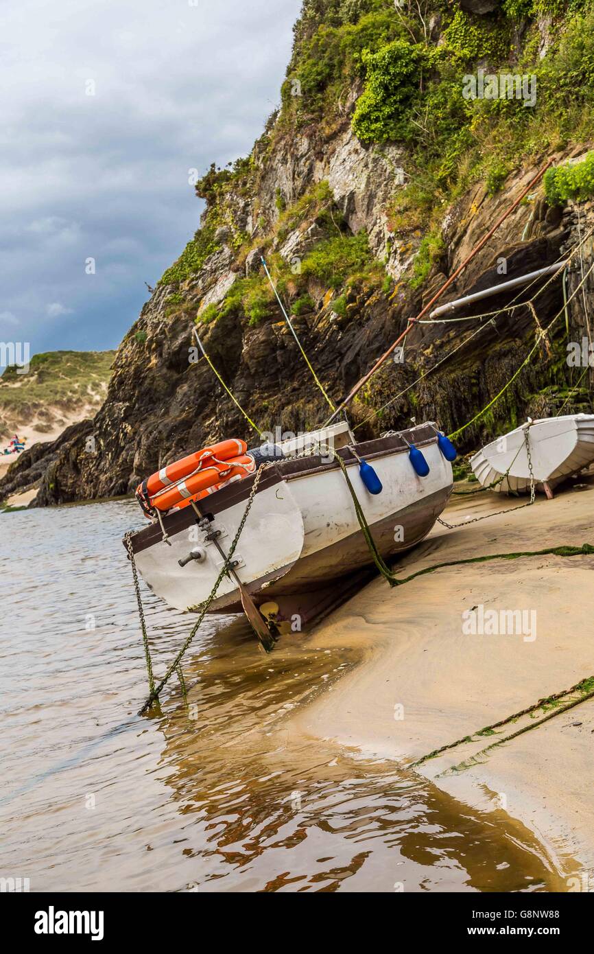 A boat house with boats on the river Gannel estuary, Crantock Beach ...