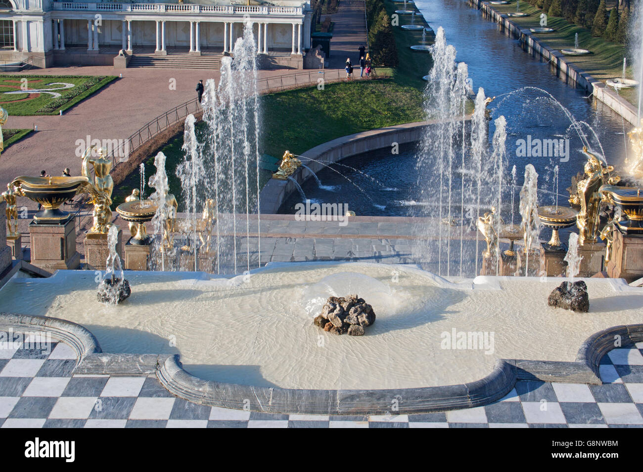 fountains in peterhof russia Stock Photo - Alamy