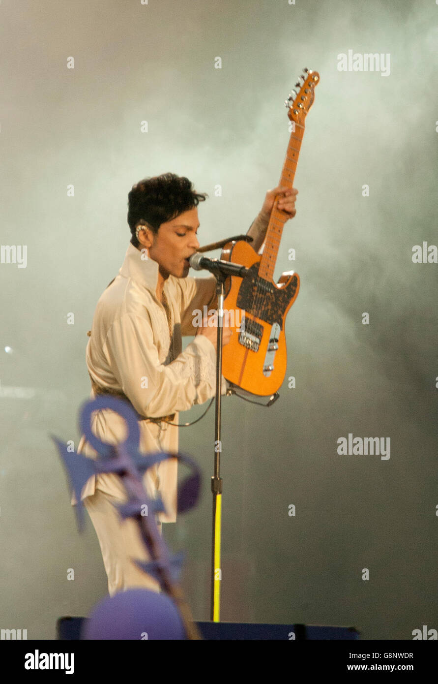 In Focus: Musician Prince Dies At 57 21 Apr 2016 Images Taken Hop Farm ...