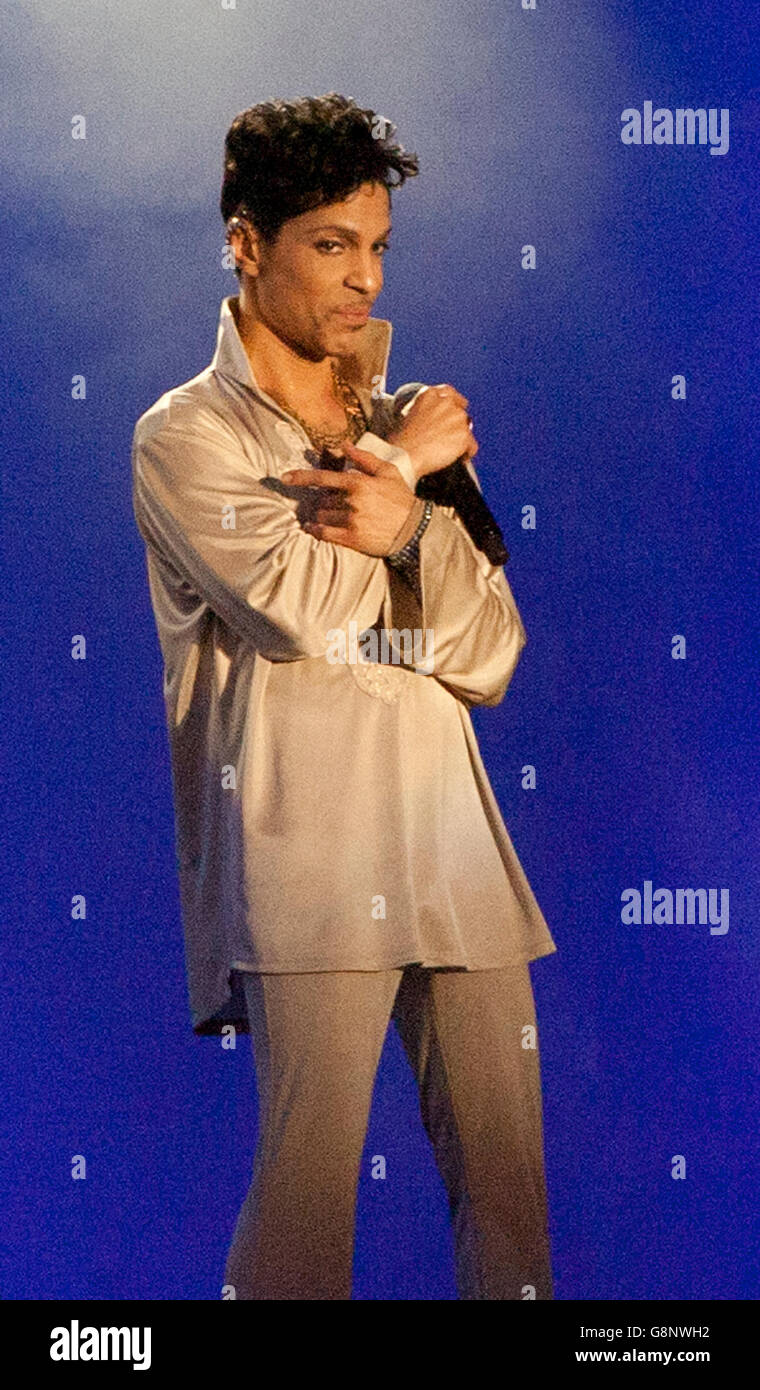 In Focus: Musician Prince Dies At 57 21 Apr 2016 Images Taken Hop Farm ...