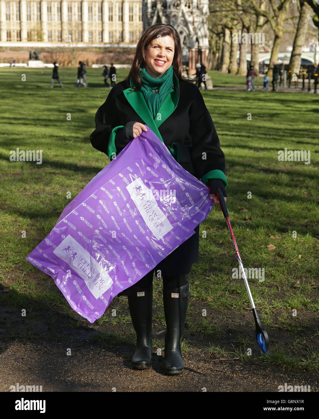 Nationwide push clean britains streets queens 90th birthday hi-res ...