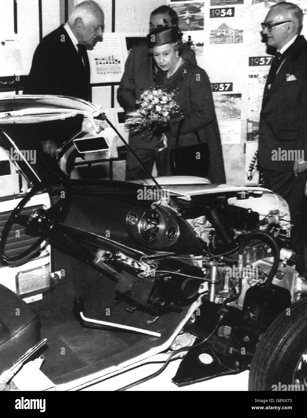 Mini Car - Queen Elizabeth II - 100 Years of British Inventions ...