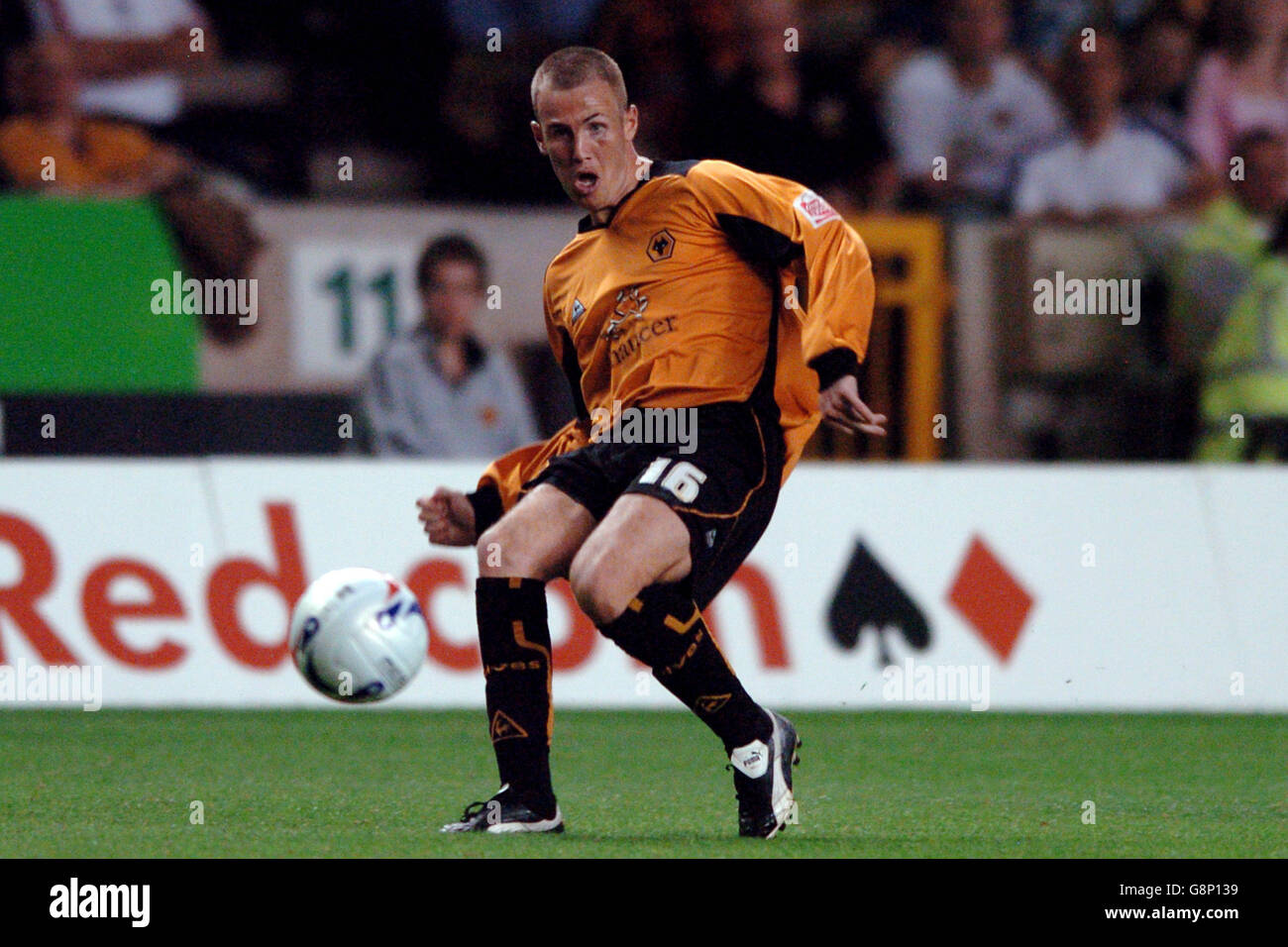 Wolverhampton Wanderers' Kenny Miller crosses the ball Stock Photo - Alamy