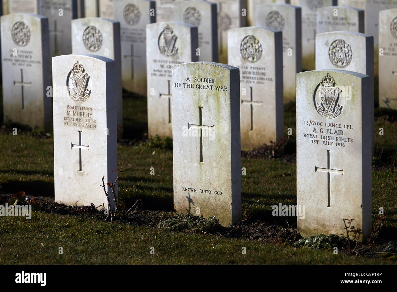Graves british soldiers who fought somme in first world war hi-res ...