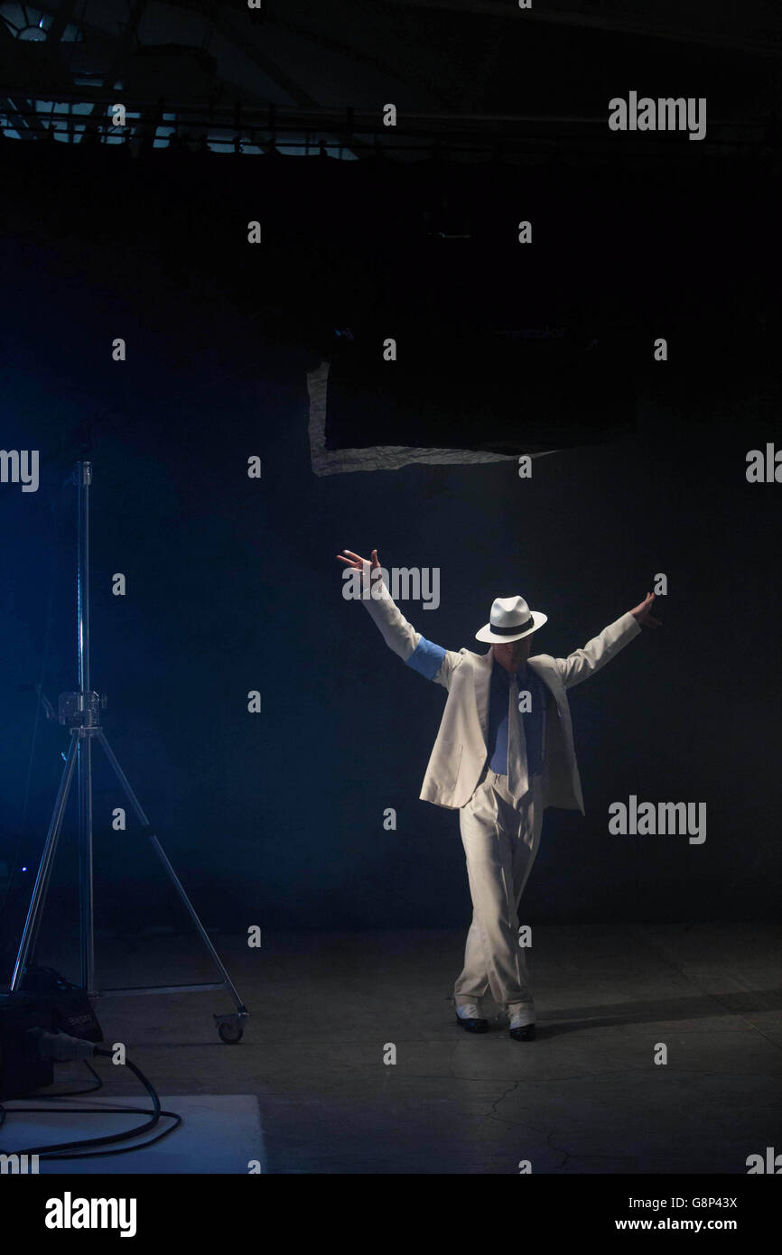 Michael jackson smooth criminal hi-res stock photography and images - Alamy