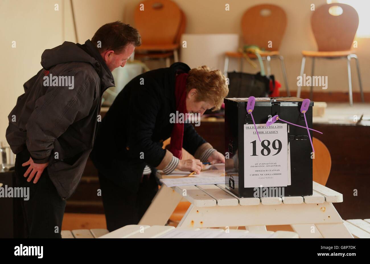 Ballots in irelands general election hi-res stock photography and ...