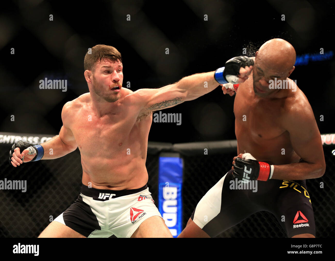 Ufc mid length half sport ufc hi-res stock photography and images - Alamy