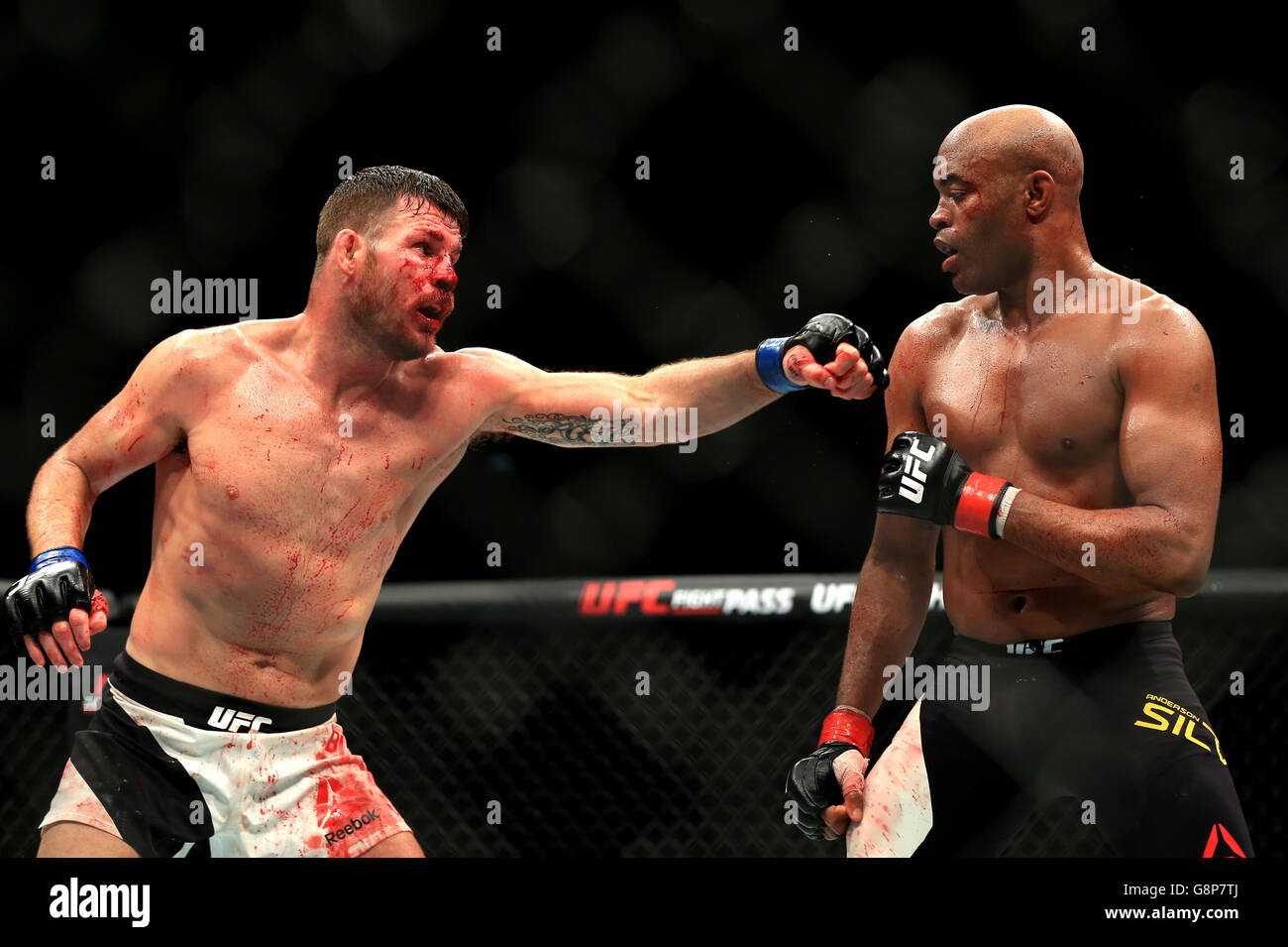 Ufc mid length half sport ufc hi-res stock photography and images - Alamy
