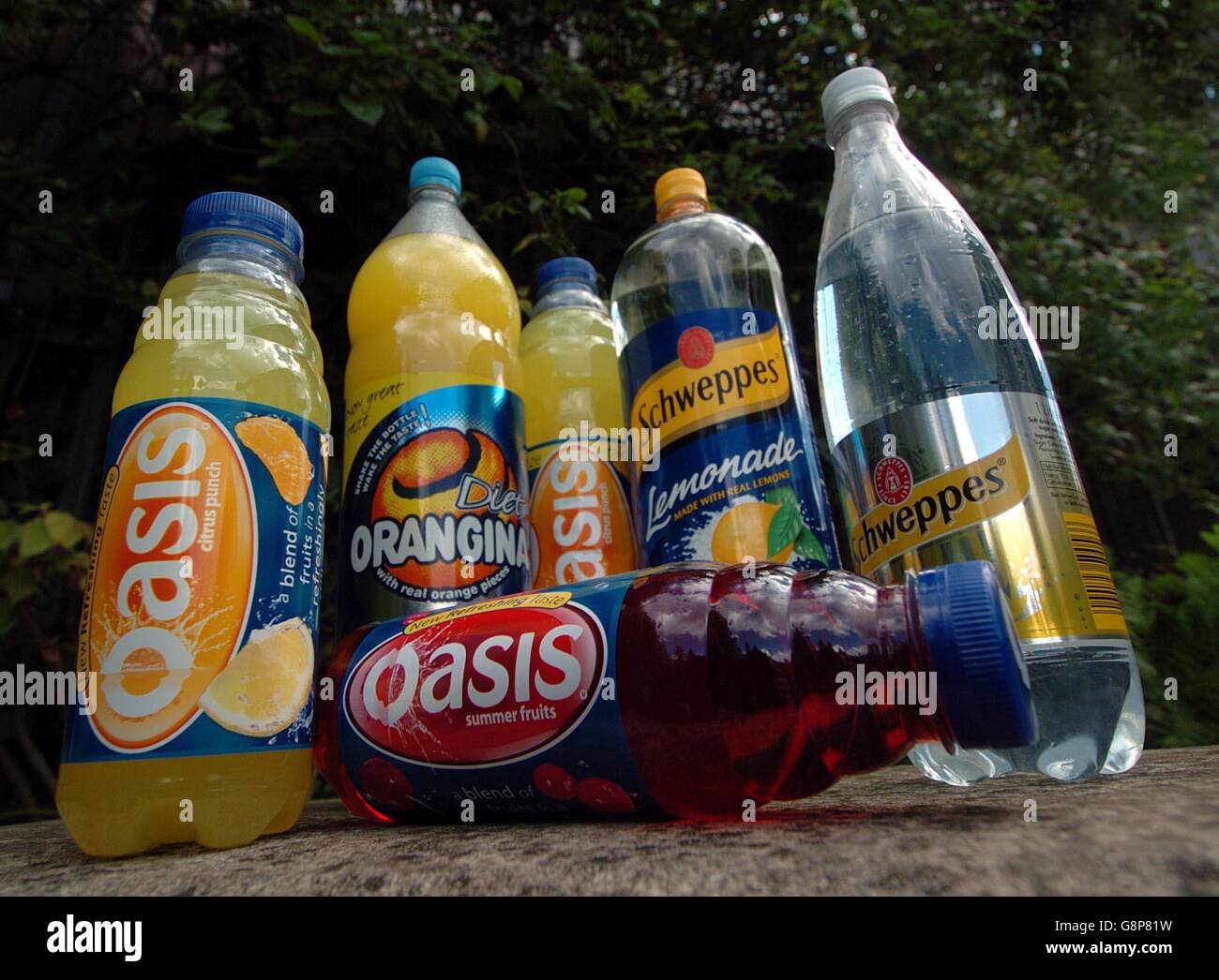 Shweppes hi-res stock photography and images - Alamy