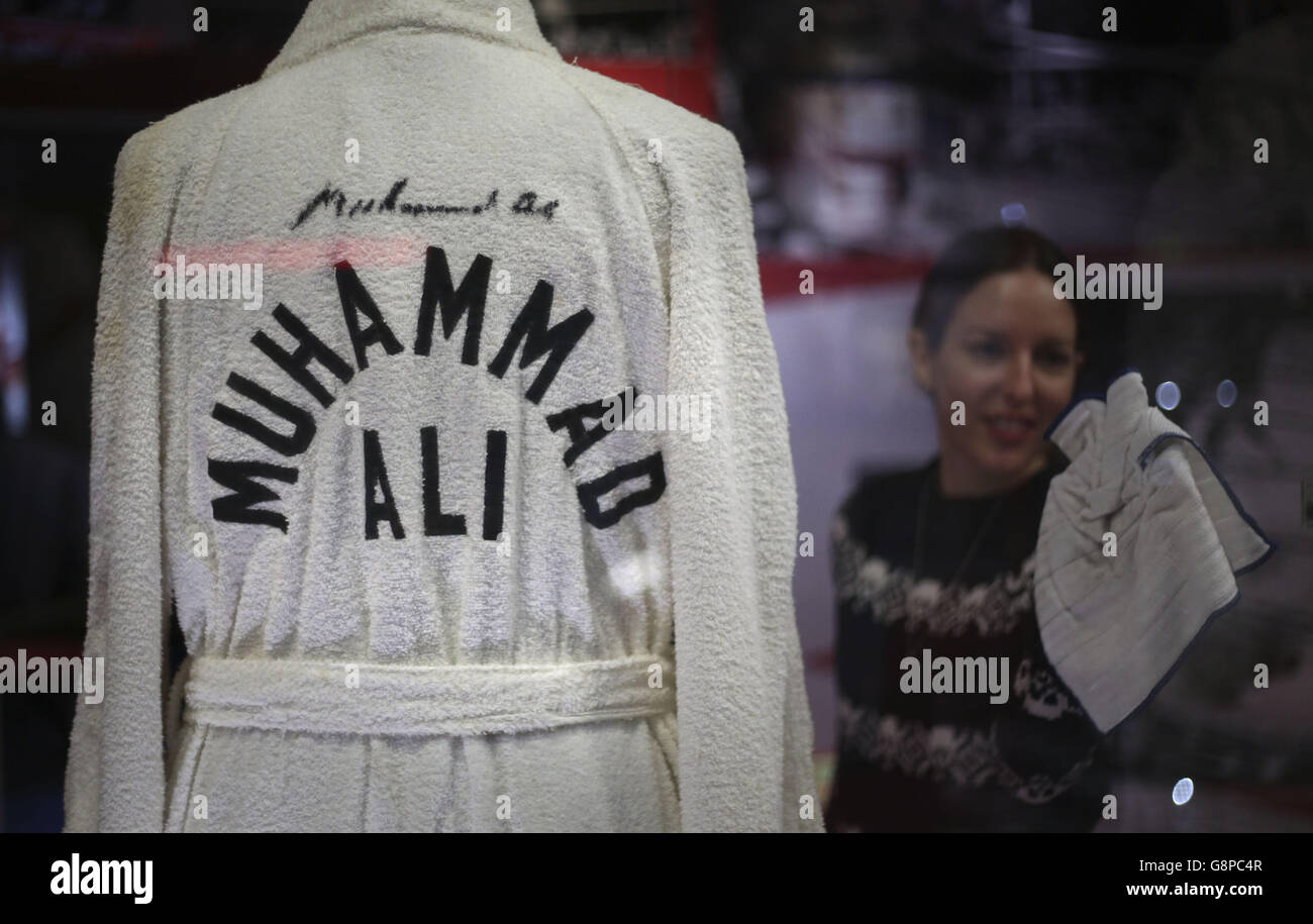 A cotton robe worn and signed by Muhammad Ali which he wore before his ...