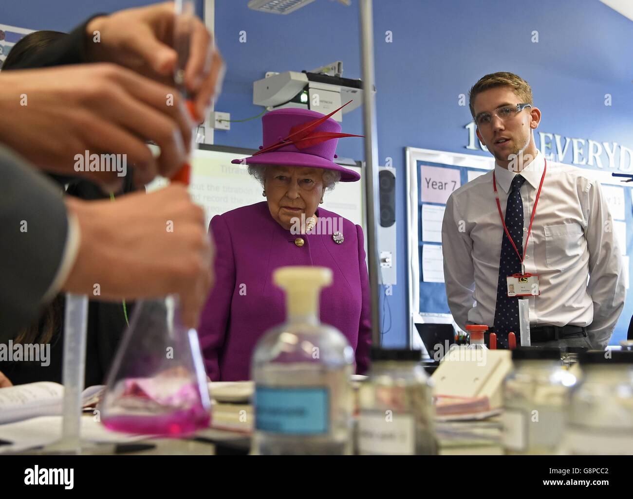 Queen Elizabeth II observes a chemistry lesson during her visit to ...