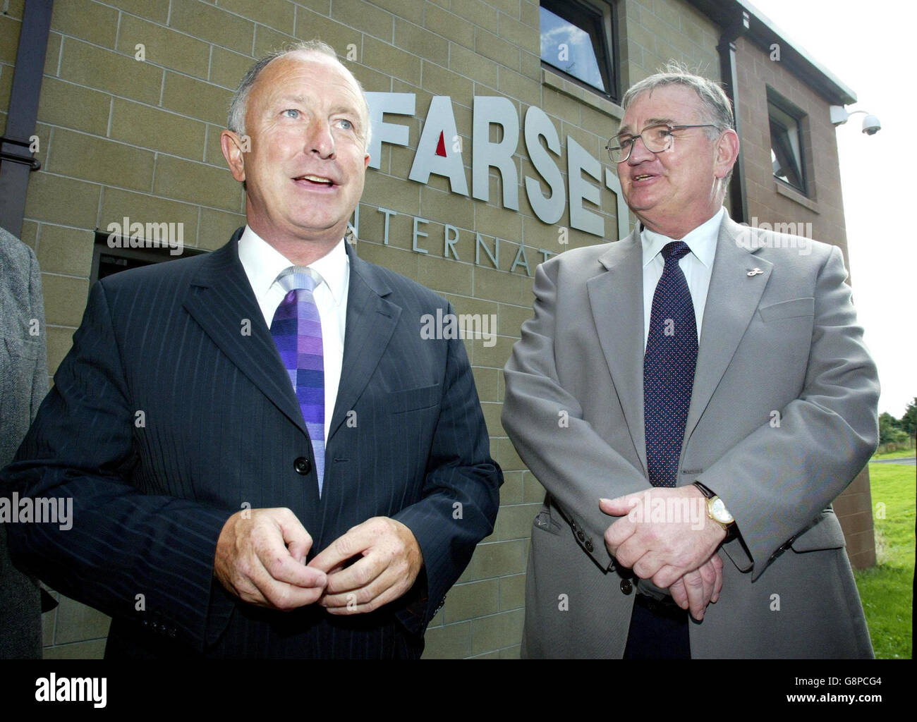 Dermot ahern left with jackie hewitt hi-res stock photography and ...