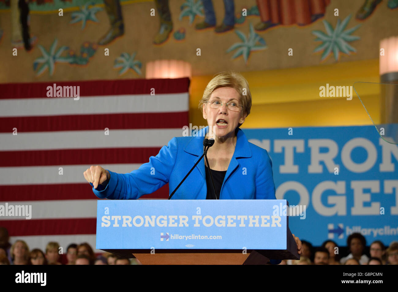Elizabeth warren hi-res stock photography and images - Alamy