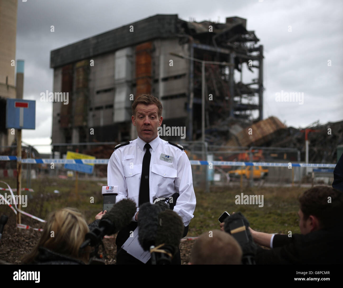 Didcot power station building collapse Stock Photo - Alamy
