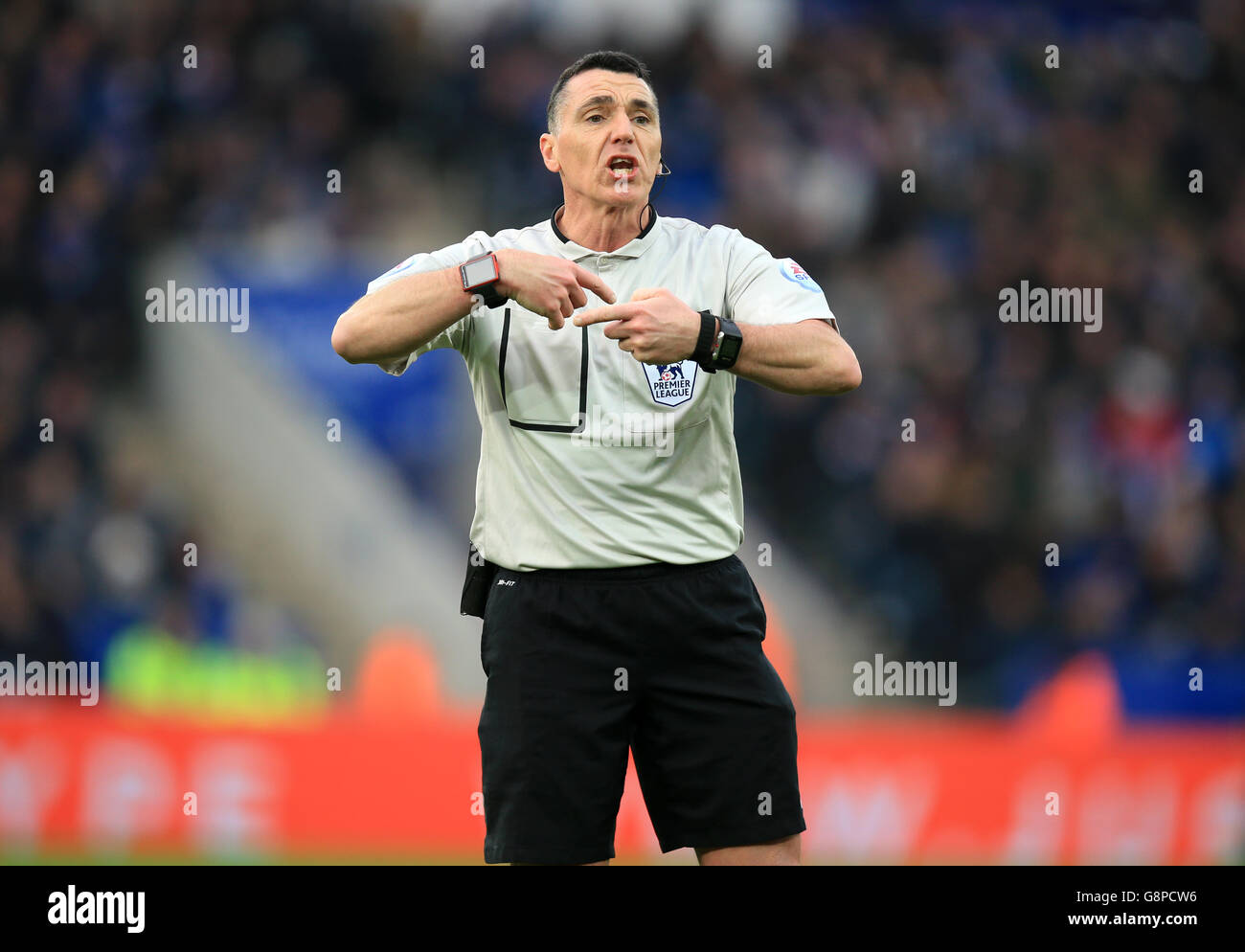 Neil swarbrick referee hi-res stock photography and images - Alamy