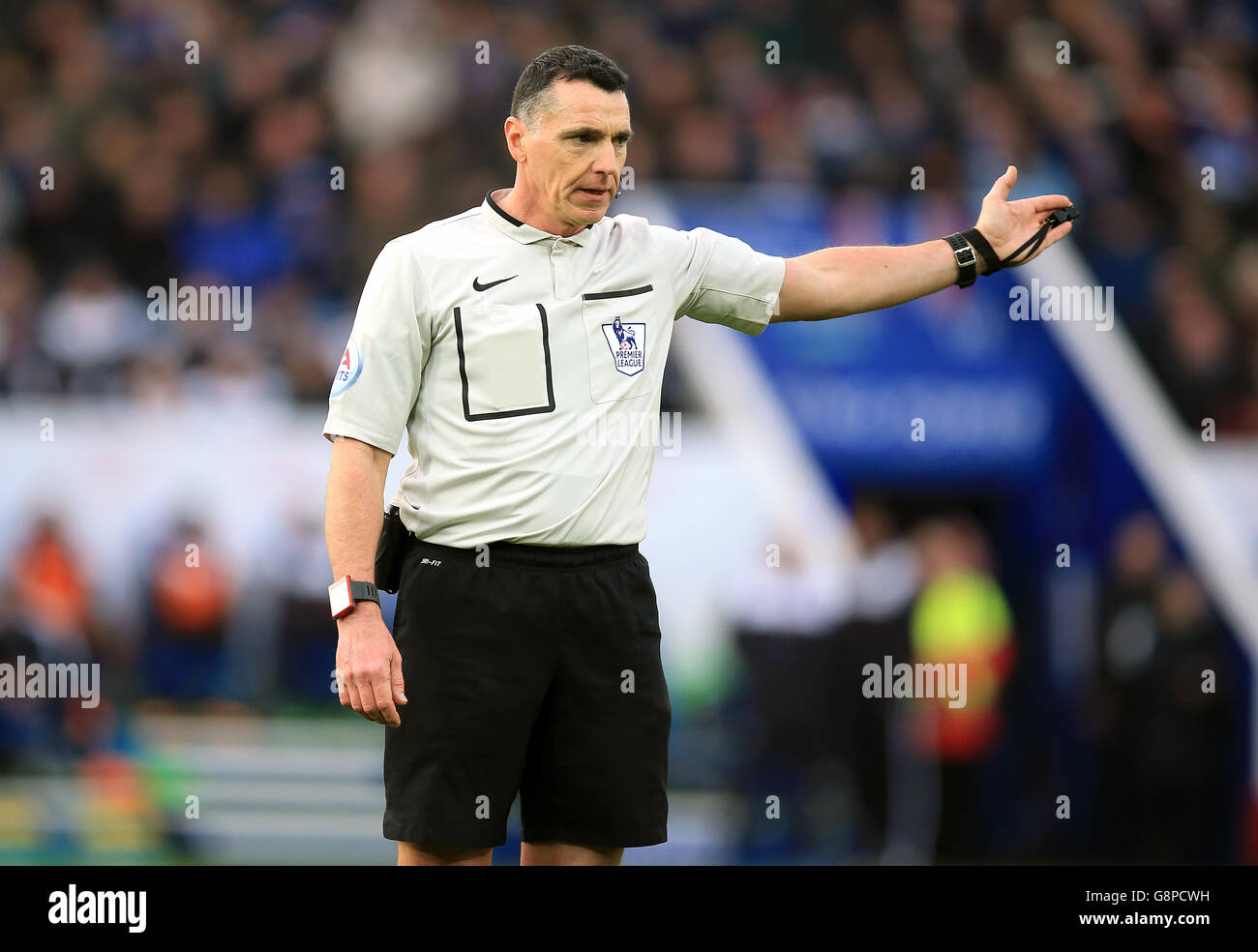 Neil swarbrick referee hi-res stock photography and images - Alamy