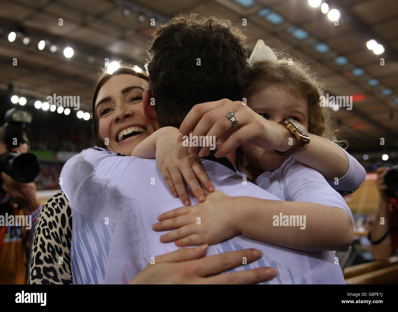 Mark Cavendish celebrates winning gold in the Madison with daughter ...