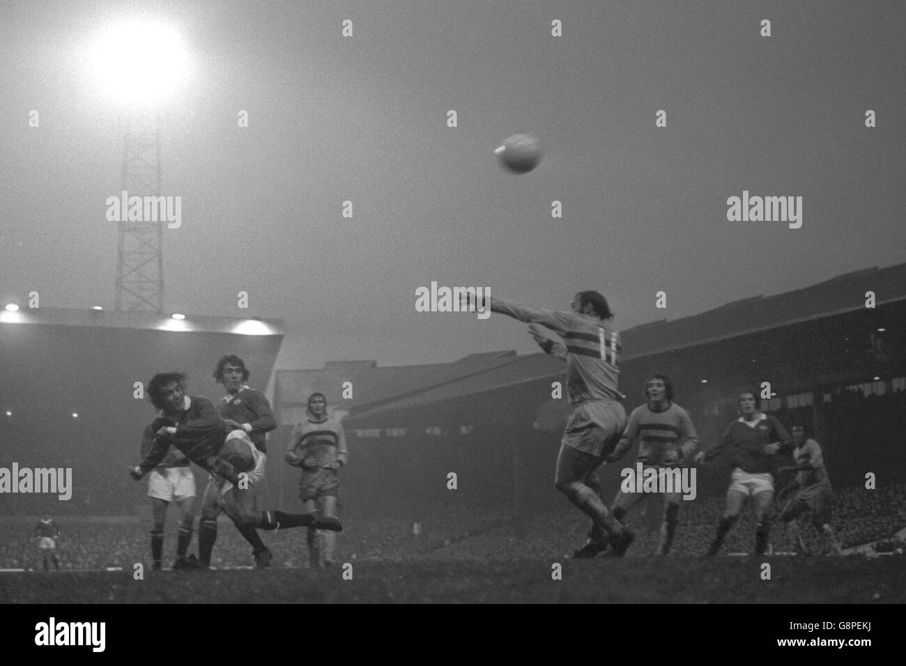 200,000 signings in action together - Lou Macari from Celtic (left ...