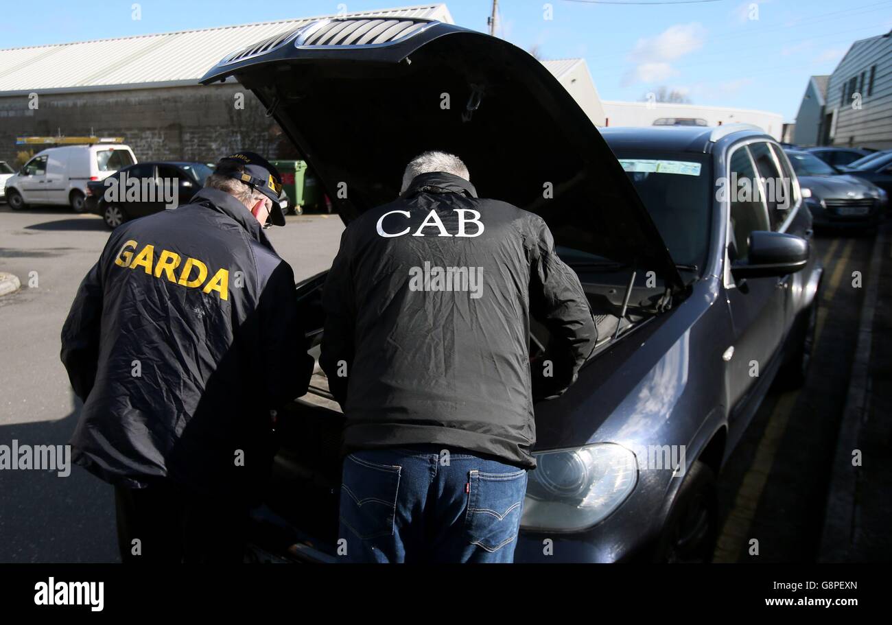 Dublin crime gang raids Stock Photo - Alamy