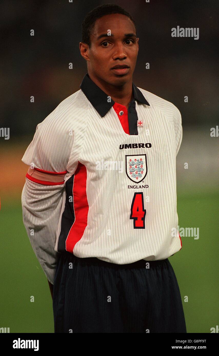 Soccer - World Cup Qualifier - Italy v England. Paul Ince, England ...