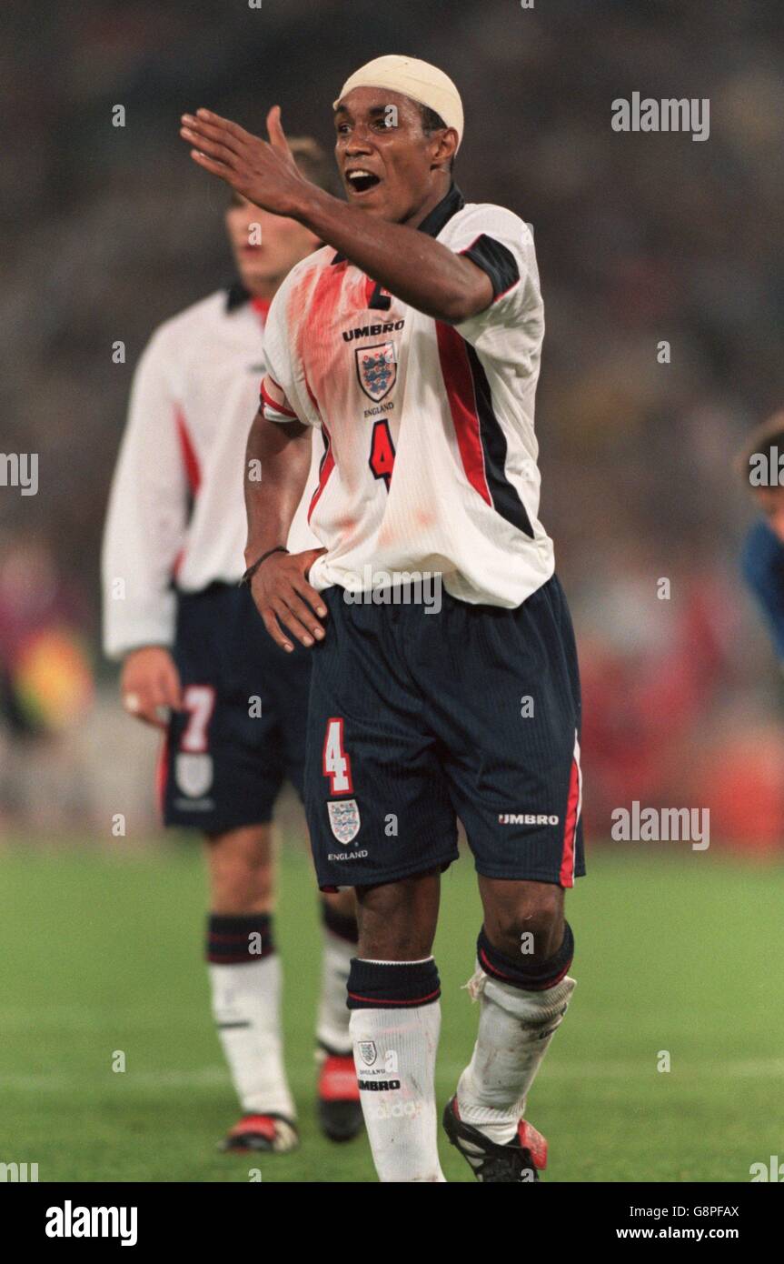 Paul ince captain england hi-res stock photography and images - Alamy