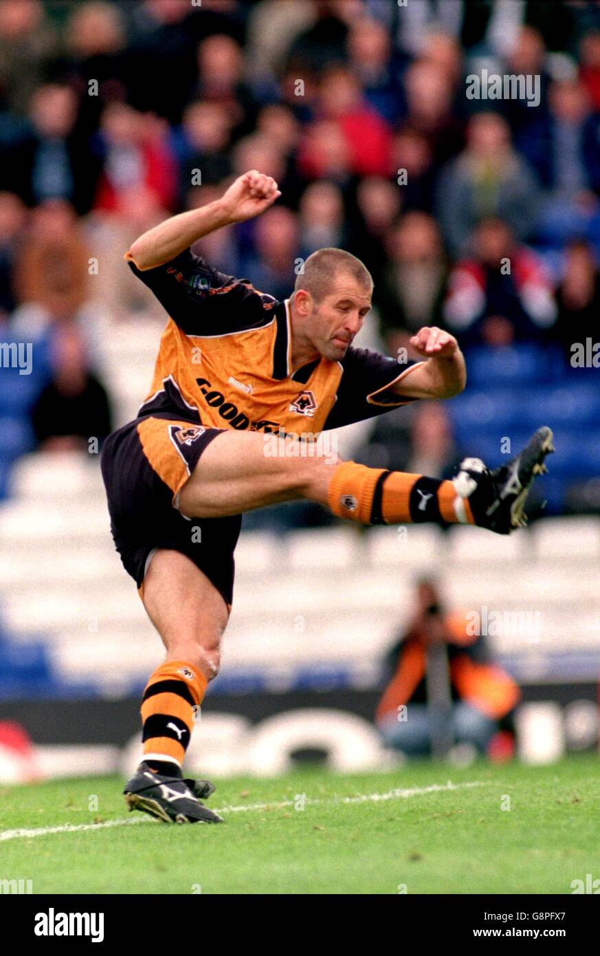 Steve bull of wolverhampton wanderers shoots for goal hi-res stock ...